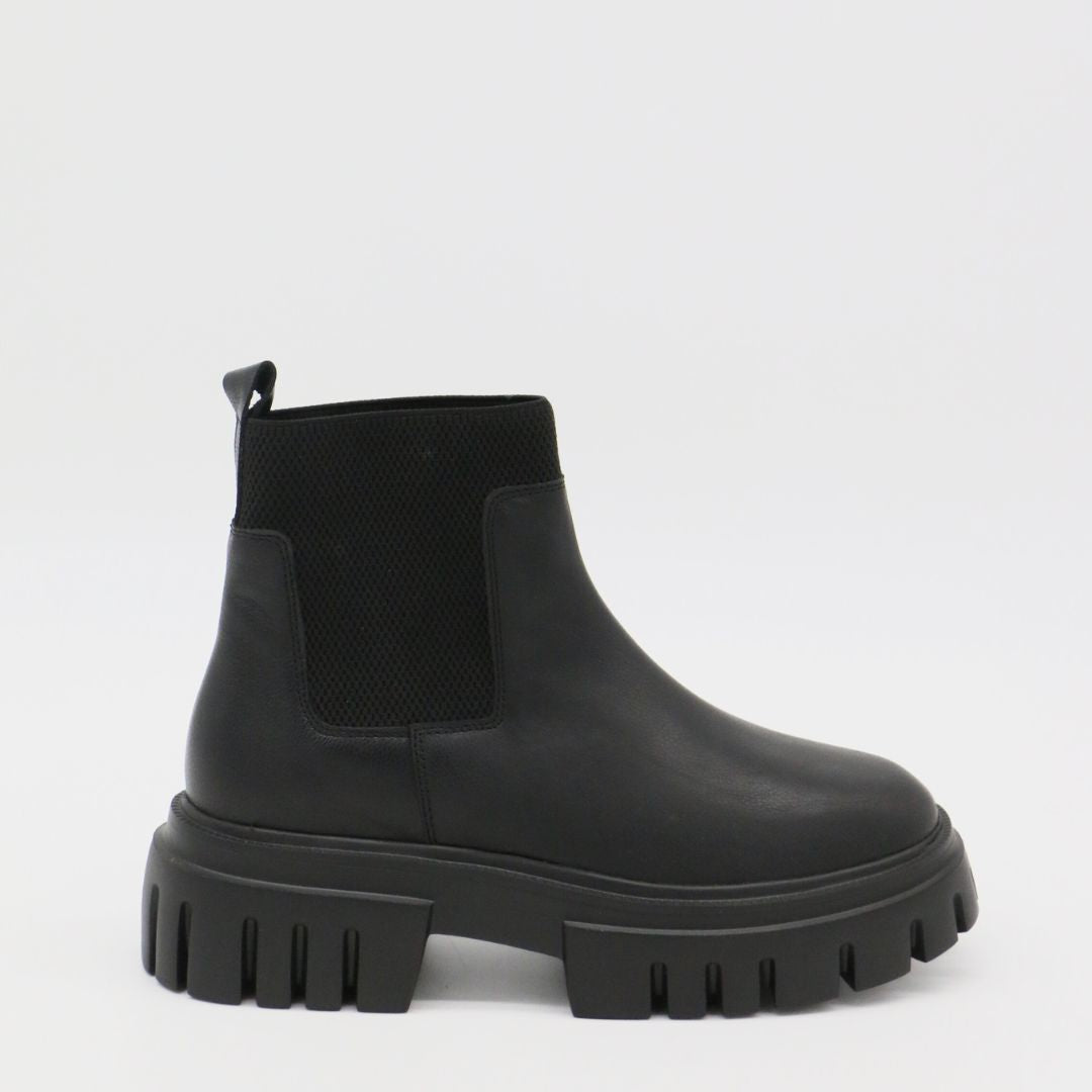 Agora platform chelsea boots in black leather womens shoes – STIVALI ...