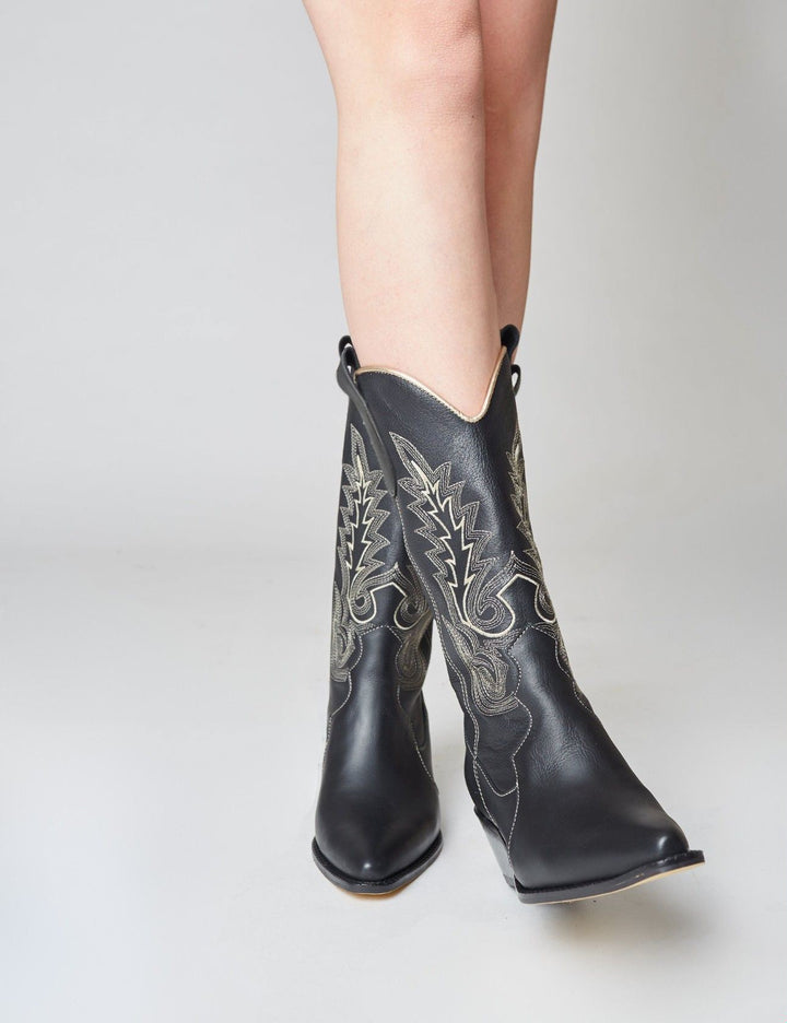 Stivali Loyal western cowboy boots in black leather women's shoes ...
